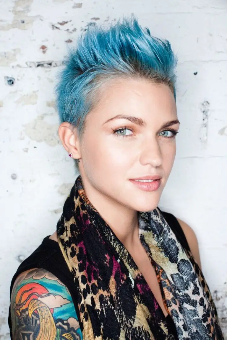 Los Mejores Looks de Cabello Azul para Mujeres - ChibiChai