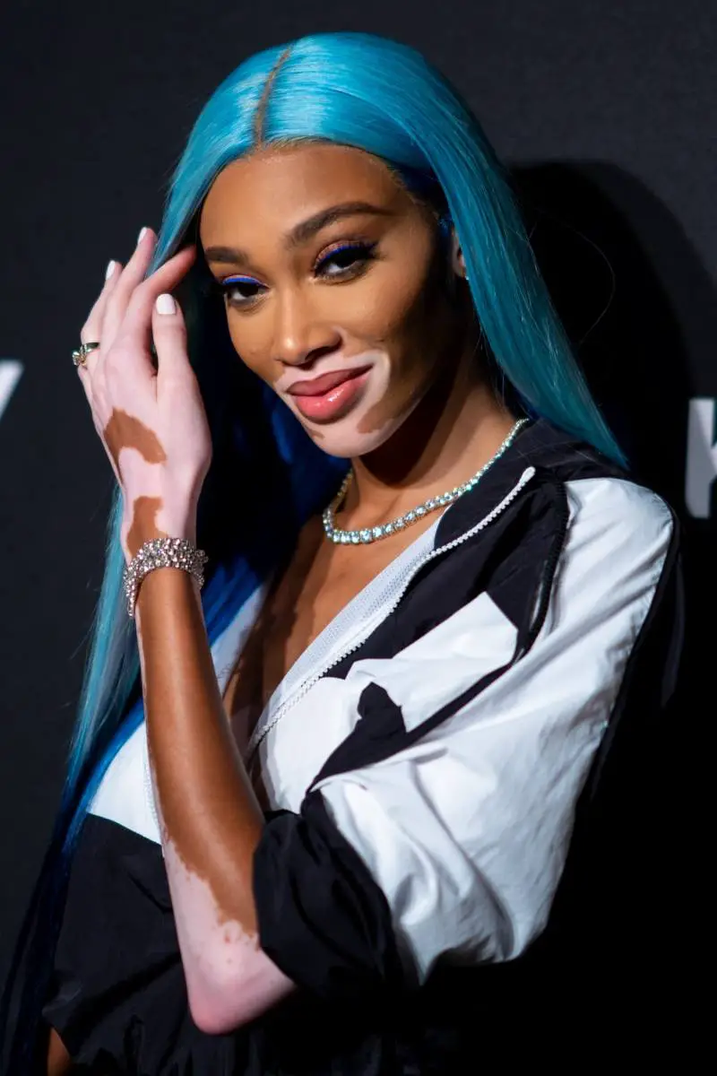 Los Mejores Looks de Cabello Azul para Mujeres - ChibiChai