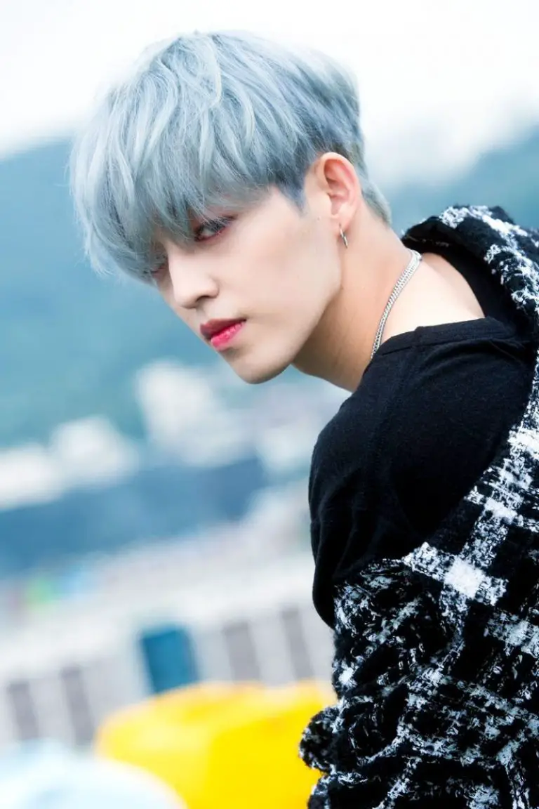 Los Mejores Looks de Cabello Azul para Hombres - ChibiChai